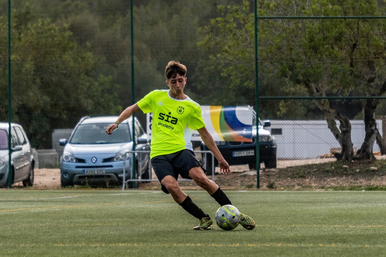 Midfielder's Ultimate Guide: Roles, Tactics, and Star Players Revealed ...